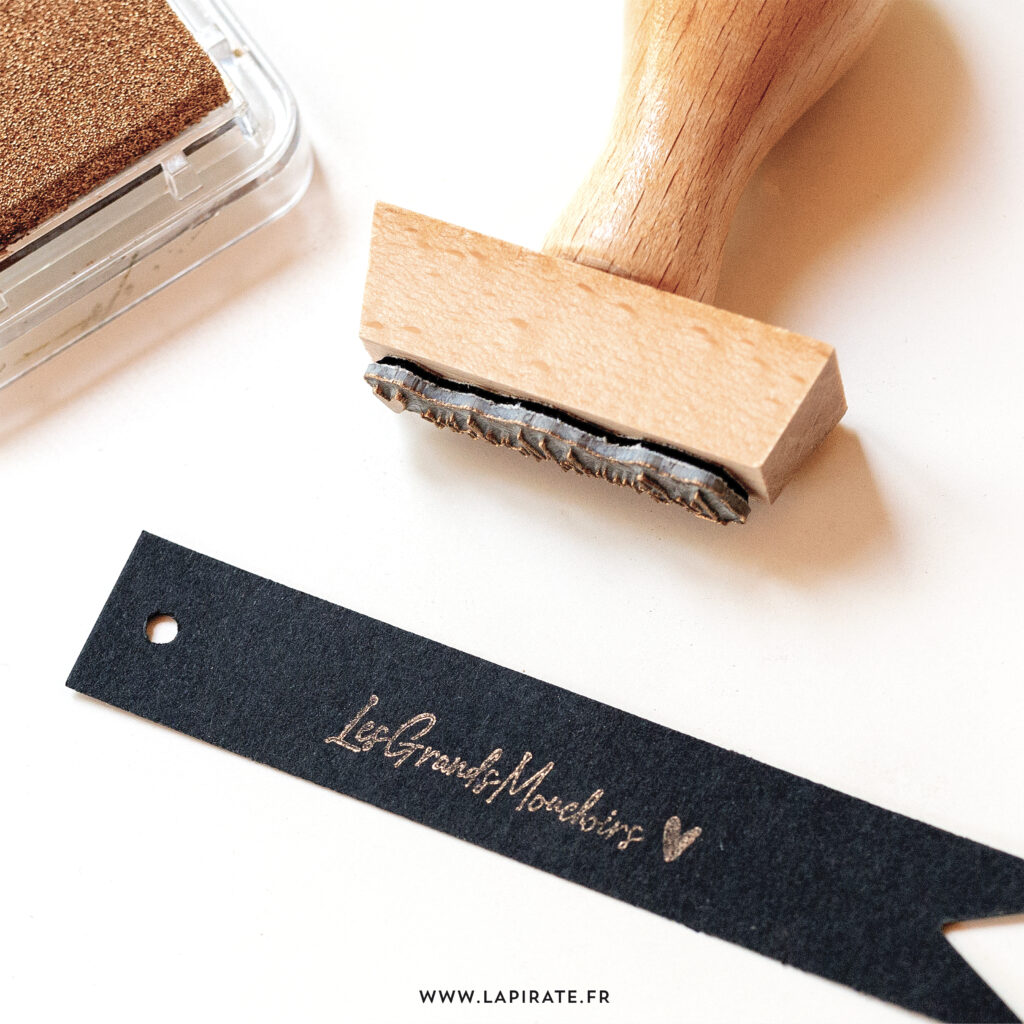 Tampon signature, petit tampon texte personnalisé • La Pirate