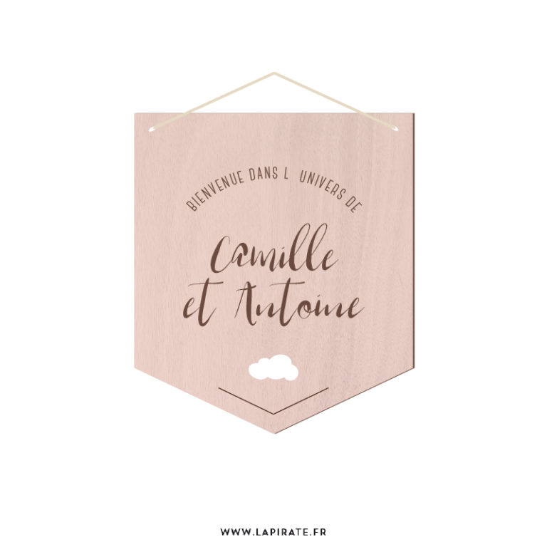 Fanion bois enfant découpe "You are so loved" personnalisé | Déco ...